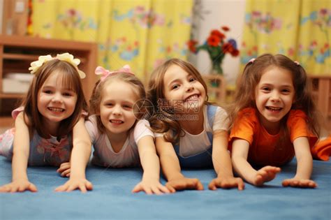 玩的很开心的女孩们高清图片下载 正版图片600337534 摄图网