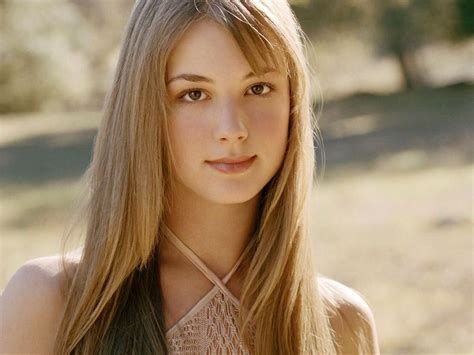 Emily Vancamp Scrolller