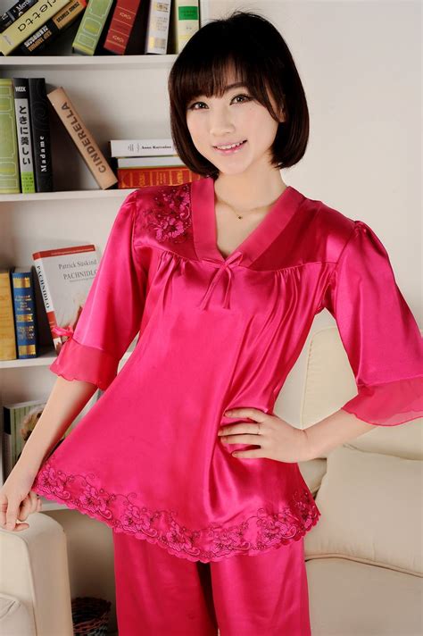 新款丝绸仿真丝套装 春夏季精美刺绣海军领女士短袖睡衣家居服 铭8318