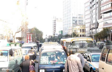 라 파스 시티 러시 아워 교통 체증 볼리비아에서 사람들 장면 2020년에 대한 스톡 사진 및 기타 이미지 2020년 거리 건물 외관 Istock