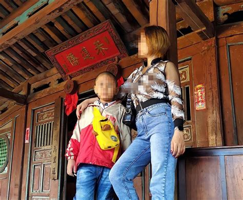 Những bộ ảnh thời trang gây tranh cãi ở các địa điểm du lịch nổi tiếng