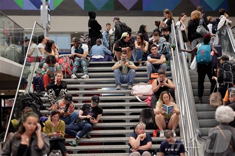 고속철도 방화에 공항엔 폭탄까지프랑스 올림픽 앞두고 불안 고조종합