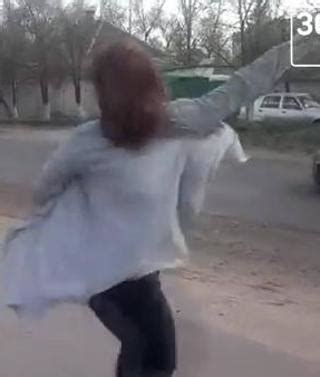 El Peligro De Hacer Twerking En Plena Calle Hoy