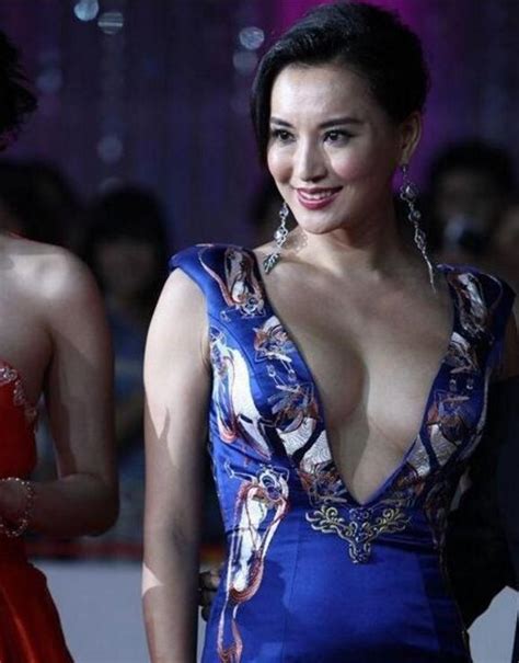 莫小棋最豪放的一次著裝，網友：娛樂圈沒有第二個人敢這樣穿 每日頭條