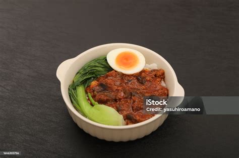 구운 돼지 고기와 밥을 매운 소스와 함께 매운 소스로 요리하고 디핑 소스와 함께 제공 구이에 대한 스톡 사진 및 기타 이미지 구이 길거리 음식 대만 문화 Istock