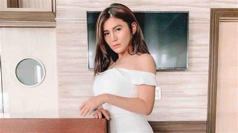 Profil Angela Lee Selebgram Cantik Yang Baru Alami Kecelakaan
