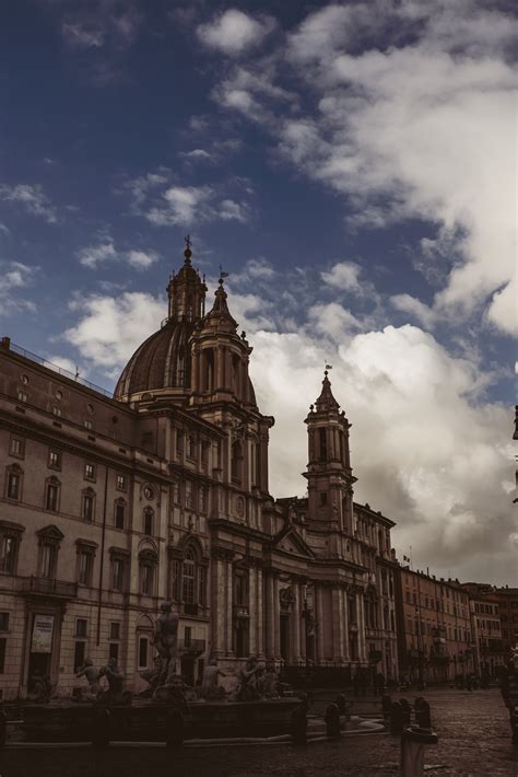 Безкоштовне стокове фото архітектура білий будівля величний вертикальні постріл вода