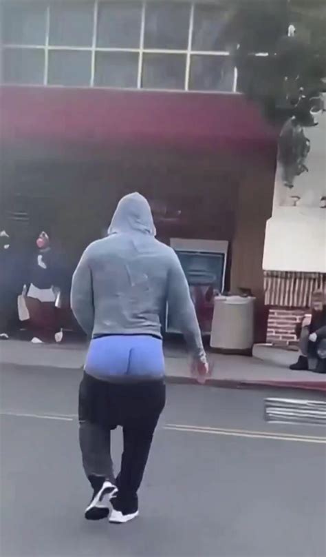 Big Booty Sagger Caught Walking Thisvid Com