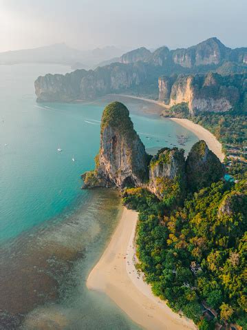 Vista Aérea De La Playa De Railey En La Provincia De Krabi Tailandia