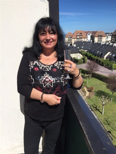 Grand Mères en Chaleur à Paris avec elodia 60 ans Sexe avec une