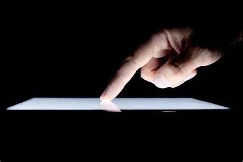 How To Invert The Colors On Your Apple Or Android Device For Better Sleep Smartphones