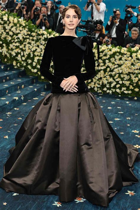 Lana Del Rey Wears Alligator Hair Clips In Nod To Husband At 2025 Met Gala