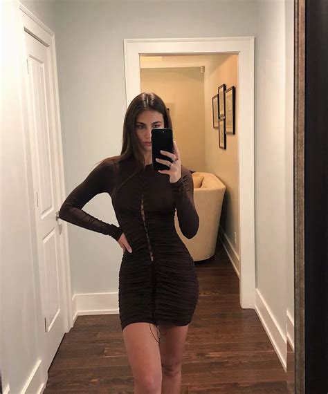 Photographer Reveals Top Tips To Look Your Best In Photographs