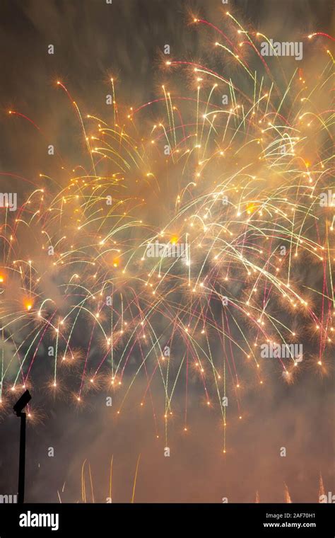 Exploding Fireworks Hi Res Stock Photography And Images Alamy