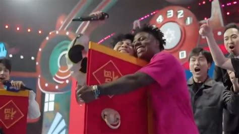 成功会面！甲亢哥和大张伟合唱阳光彩虹小白马，甲亢哥：你唱这段，大张伟快速摇头：no凤凰网视频凤凰网