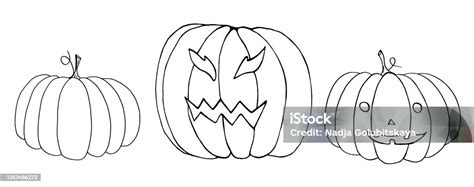 색칠 공부를위한 3 호박의 벡터 세트 할로윈 개체의 흑백 컬렉션 낙서 스타일의 가을 캐릭터의 손으로 그린 흑백 스케치 10월에