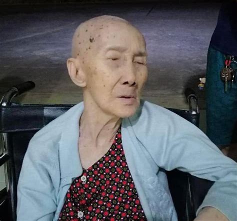 ជីដូនវ័យជាង៩០ឆ្នាំម្នាក់ត្រូវបានកូនចៅបោះបង់ចោលដែលស្ថិតក្នុងសភាពចាស់ជរាដើរមិនរួចជិះតែលើរទេះរុញ