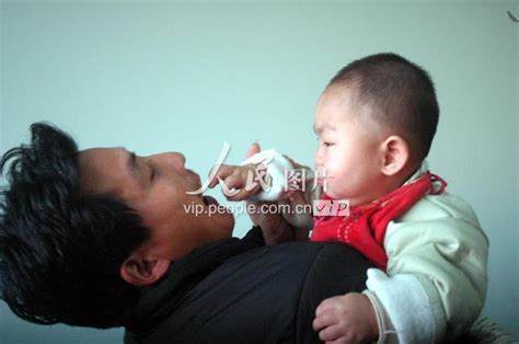 黑龙江最小的艾滋病宝宝在哈尔滨成功接受唇腭裂手术 人民图片网