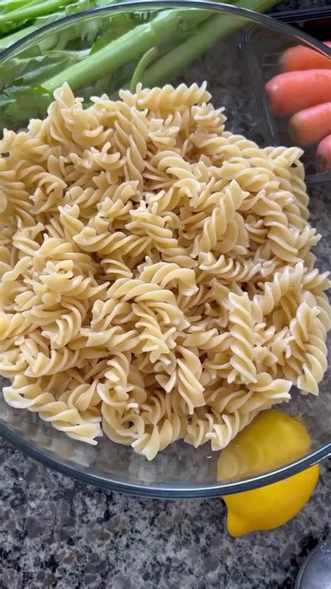 Майонез гич лимоны шүүсээр амталсан үнэн гоё болдог тунатай гоймонгын салатны жор шүү Гоё