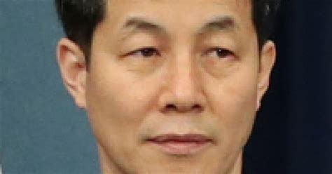 대통령 복심 윤건영 출마로 점화된 청와대 총선