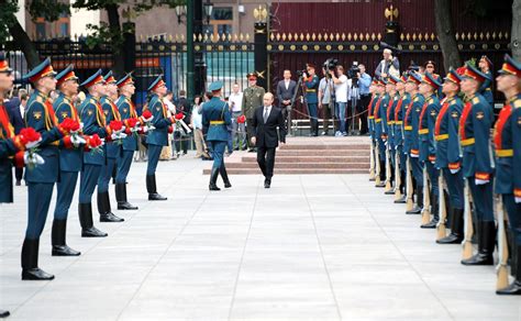 Возложение венка к Могиле Неизвестного Солдата • Президент России
