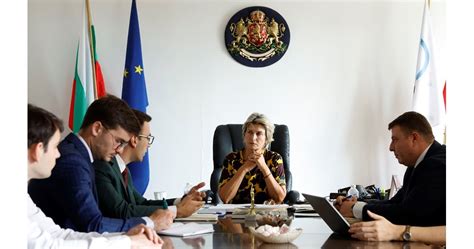 Весела Лечева се срещна с ръководството на Националния младежки форум