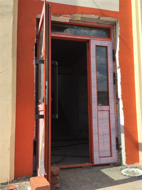 Лантуу хүү Гадна хаалгануудын өнгө байр тус бүртэйгээ их