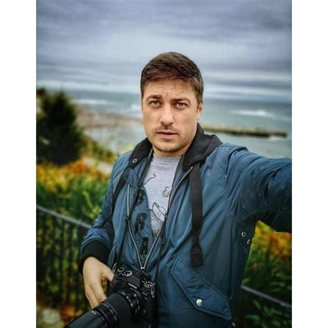 Владо Карамазов учител в конференция