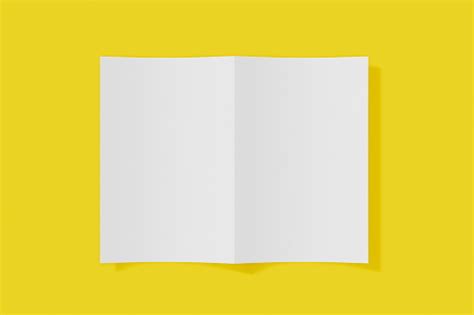 모크 업 수직 소책자 브로셔 부드러운 커버와 현실적인 그림자와 노란색 배경에 고립 된 초대 3d 렌더링 0명에 대한 스톡 사진 및 기타 이미지 Istock