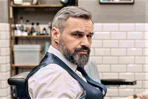 4 Ways To Effortlessly Command Respect From Those Around You Attraction Diary