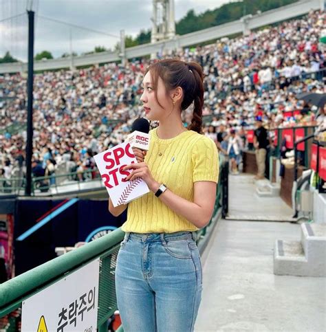 청바지 입은 여자 아나운서에 있는 루레이 블님의 핀 여성 청바지 속바지 여성