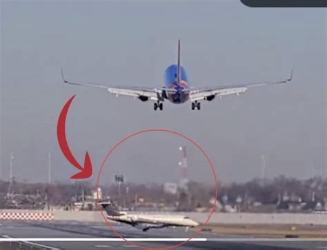 Breaking Southwest Jet In Near Collision At Chicago Midway Airport