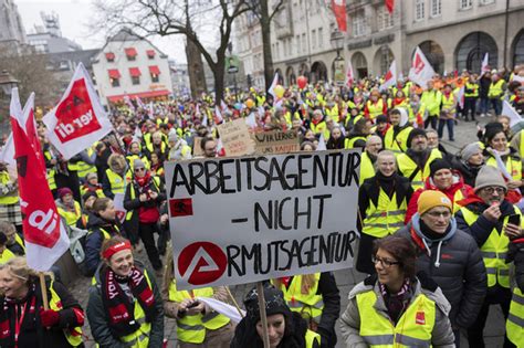 Хиляди държавни служители стачкуват в редица германски градове ШУМ БГ