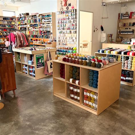 니팅셀렉트숍 코와코이로이로홍대에서 연남으로 새해에는 어떤 뜨개 계획이 있으세요 저는 벌써 여러 아이템이 손가락을 차지하고 있는데 올해는 진행 과정과 완성