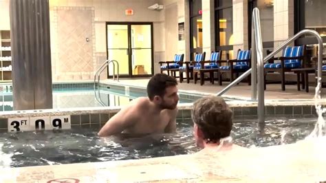 Swimming Pool Blowjob 日本語で