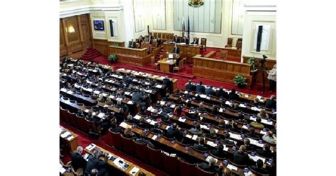 Двама нови депутати се заклеха в парламента