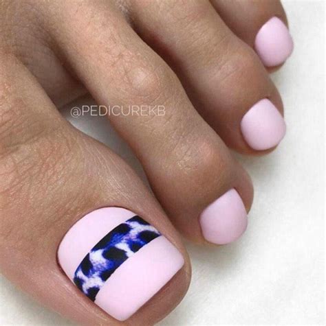 Нежный розовый педикюр на все сезоны и под любой образ Pedicure