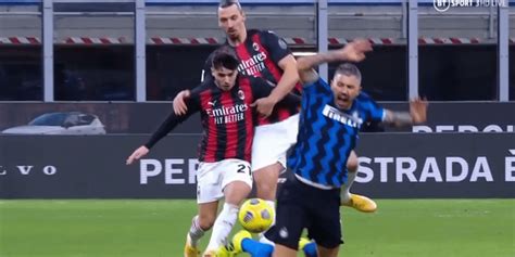 ზლატან იბრაჰიმოვიჩი ინტერთან დერბიში მოედნიდან გააძევეს ვიდეო Belive Ge