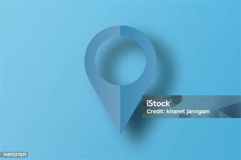 배치 핀 모양으로 자른 하늘색 종이 포인터 패드 위치 표시 연한 파란색 종이 배경에 설정합니다 0명에 대한 스톡 사진 및 기타 이미지 Istock