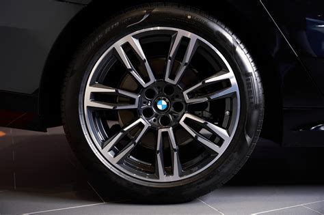 Bmw 台北鎔德旗艦店