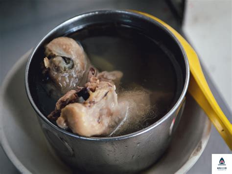 【中正紀念堂美食】金峰魯肉飯，外國人最愛的魯肉飯小吃之一！ 鯊魚大口咬