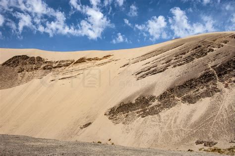 沙山高清图片 吐鲁番到库尔勒路上的巨大沙山 风景名胜免费下载 jpg格式 6000像素 编号40750062 千图网
