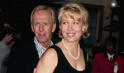 Crocodile Dundee S Linda Kozlowski Banned People From Her Wedding And Quit Hollywood Films