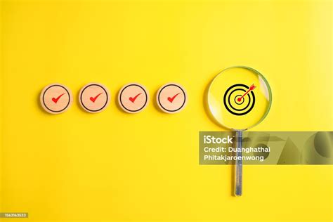 목표 목표 및 돋보기로 아이콘 수정 비즈니스 전략 계획 관리 비즈니스 프로세스 및 워크 플로우 개발 비즈니스 목표 달성을위한
