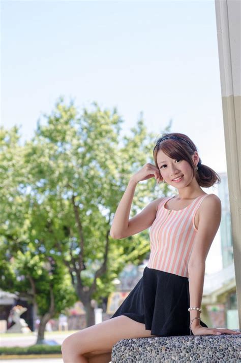 街拍清麗美腿少女 每日頭條