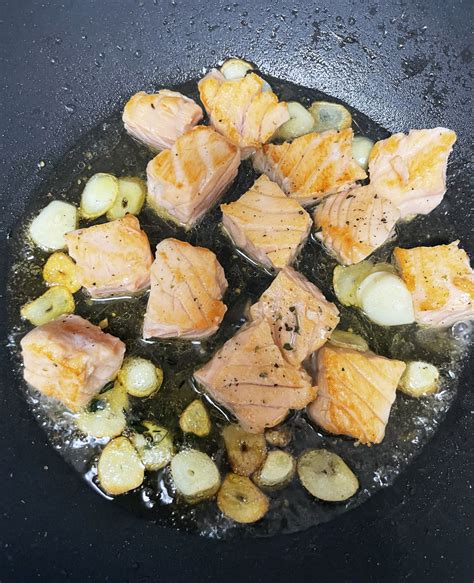 부드러운 크림에 담백한 연어 크림스피니치 만들기 레시피