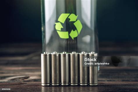 토양 환경 및 배터리에 독성의 적절 한 처리 대 한 유해 물질의 재활용 생태 0명에 대한 스톡 사진 및 기타 이미지 0명 개념 금속 Istock