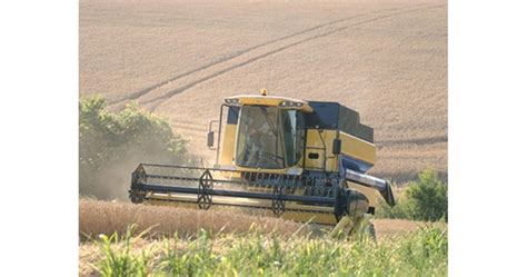 Бебе със счупен череп и още 4 ма ранени при удар на лека кола в комбайн