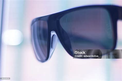 남자의 패션 선글라스입니다 어두운 톤 태양 으로부터 눈을 보호 하는 데 사용 하는 Uv 보호 안경 0명에 대한 스톡 사진 및 기타 이미지 Istock