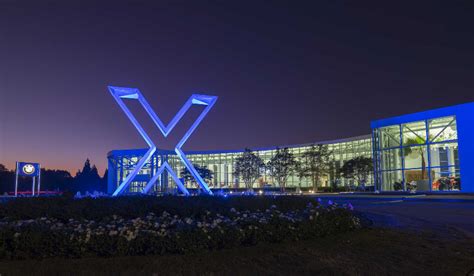 Bmw Group To Spend 17 Billion On Ev Plants In The Us Drive Tesla